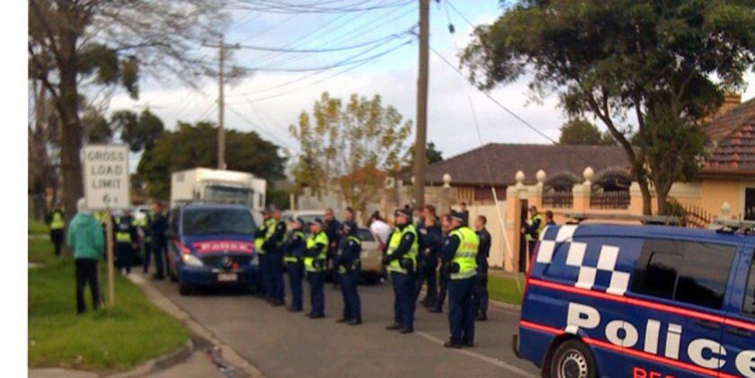 Three arrested in raid on Melbourne crime home - ABC News