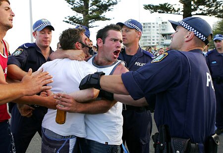 Leaders move to curb Cronulla riots report fallout - ABC News
