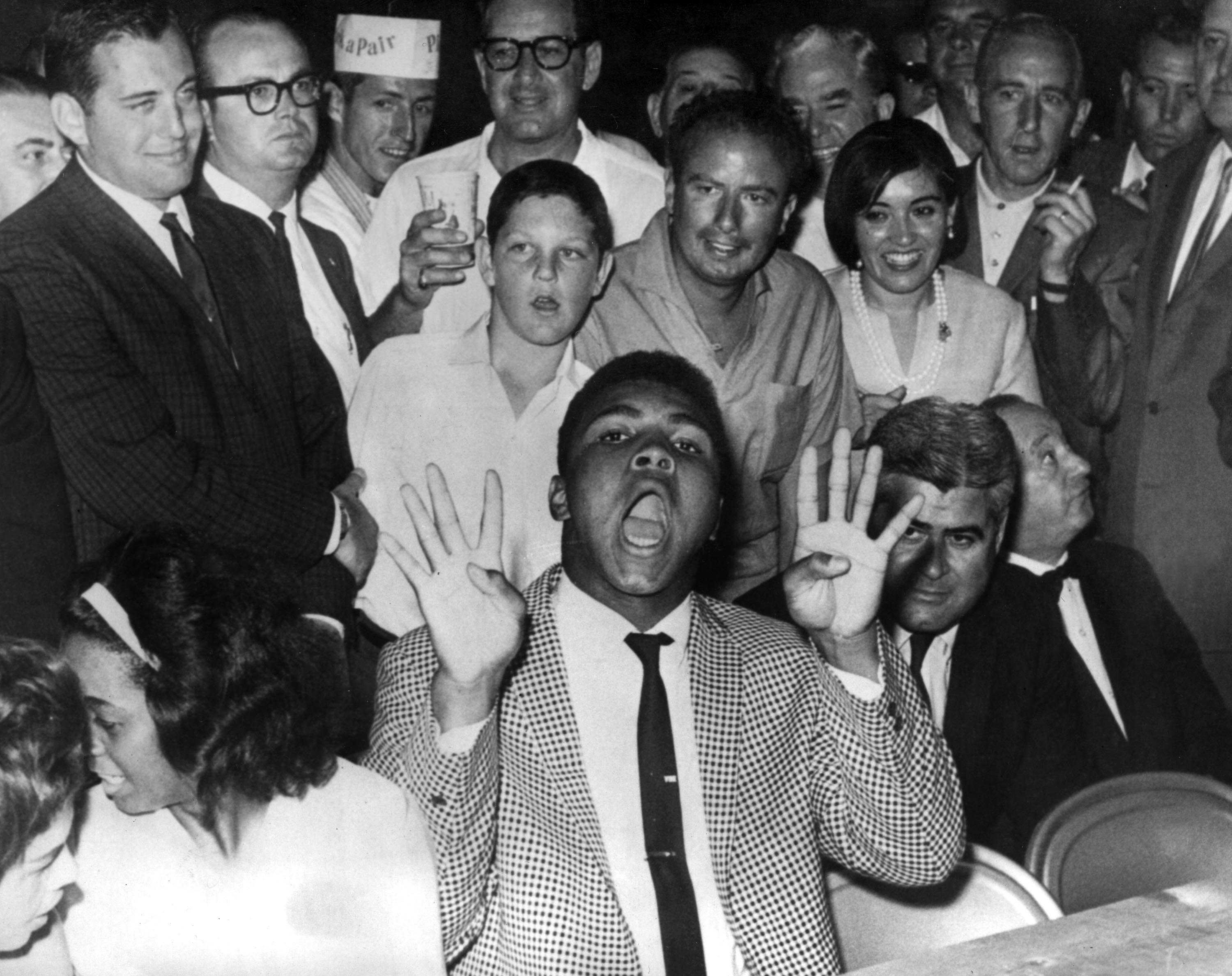 Muhammad Ali: Boxing great, charismatic entertainer - ABC News