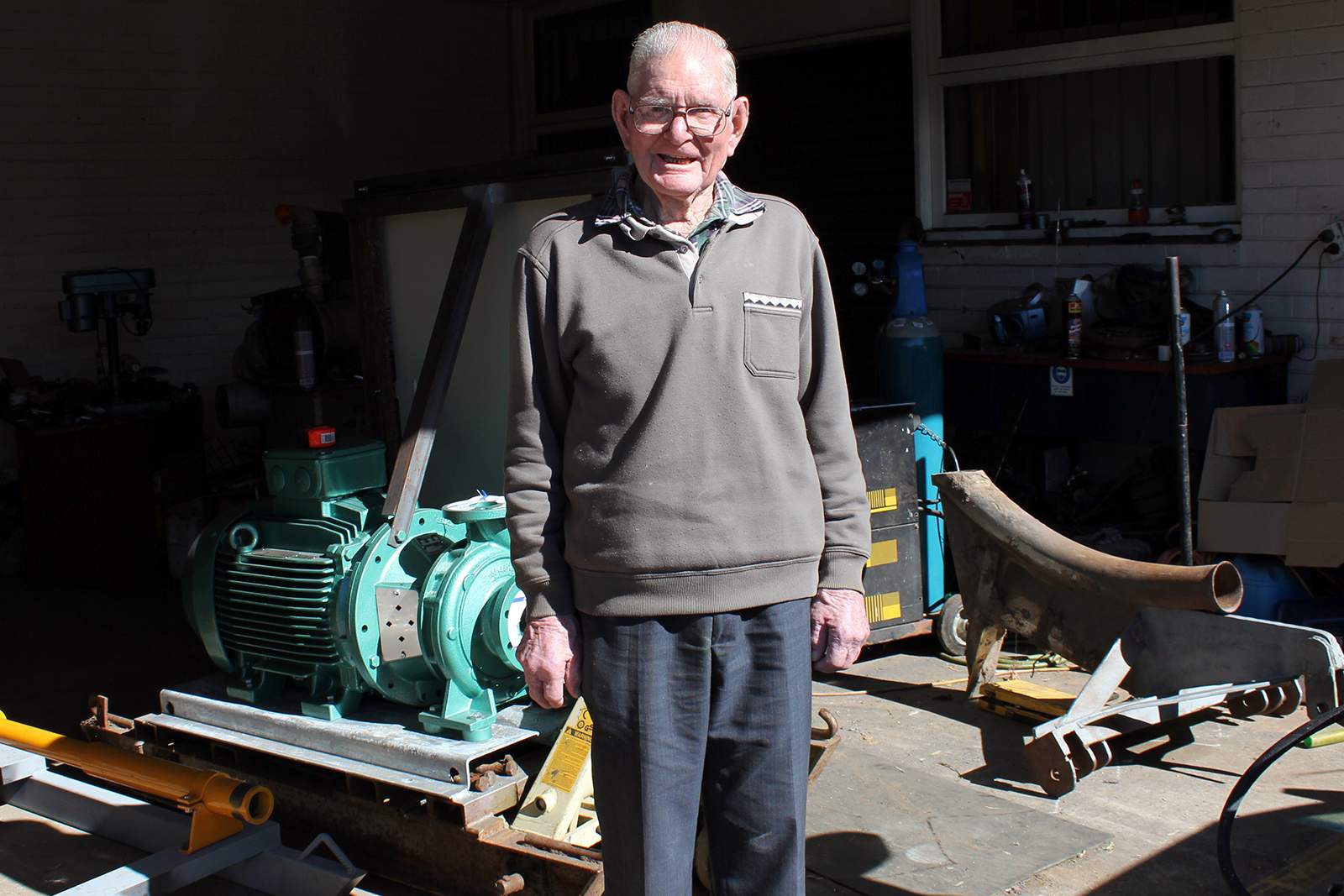 Diesel mechanic Eric Carpenter celebrates turning 94 - ABC News