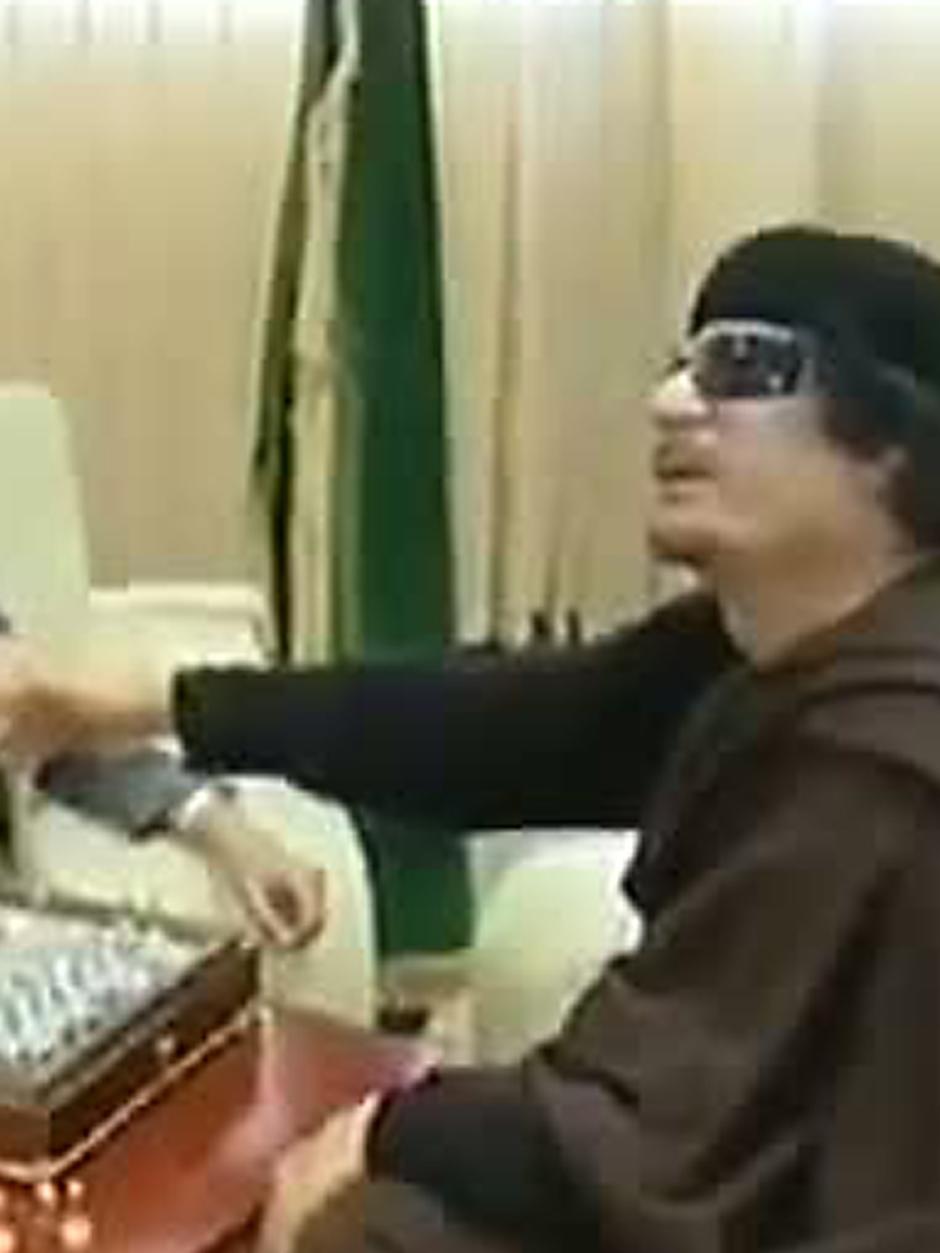 Gaddafi takes on chess tsar as civil war rages - ABC News