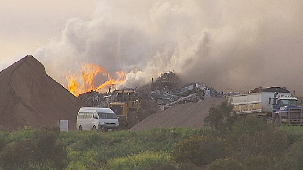 Thick smoke drifts across Adelaide suburbs from Wingfield Waste and ...