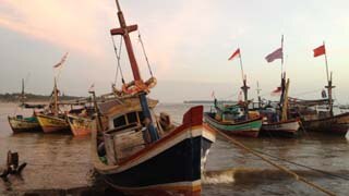 AFP arrests five alleged people smugglers during dawn raids in four ...