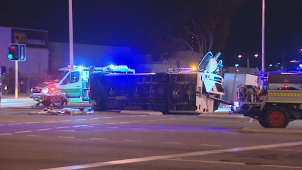 Teen dies after car smashes into Perth Airport shuttle bus - ABC News