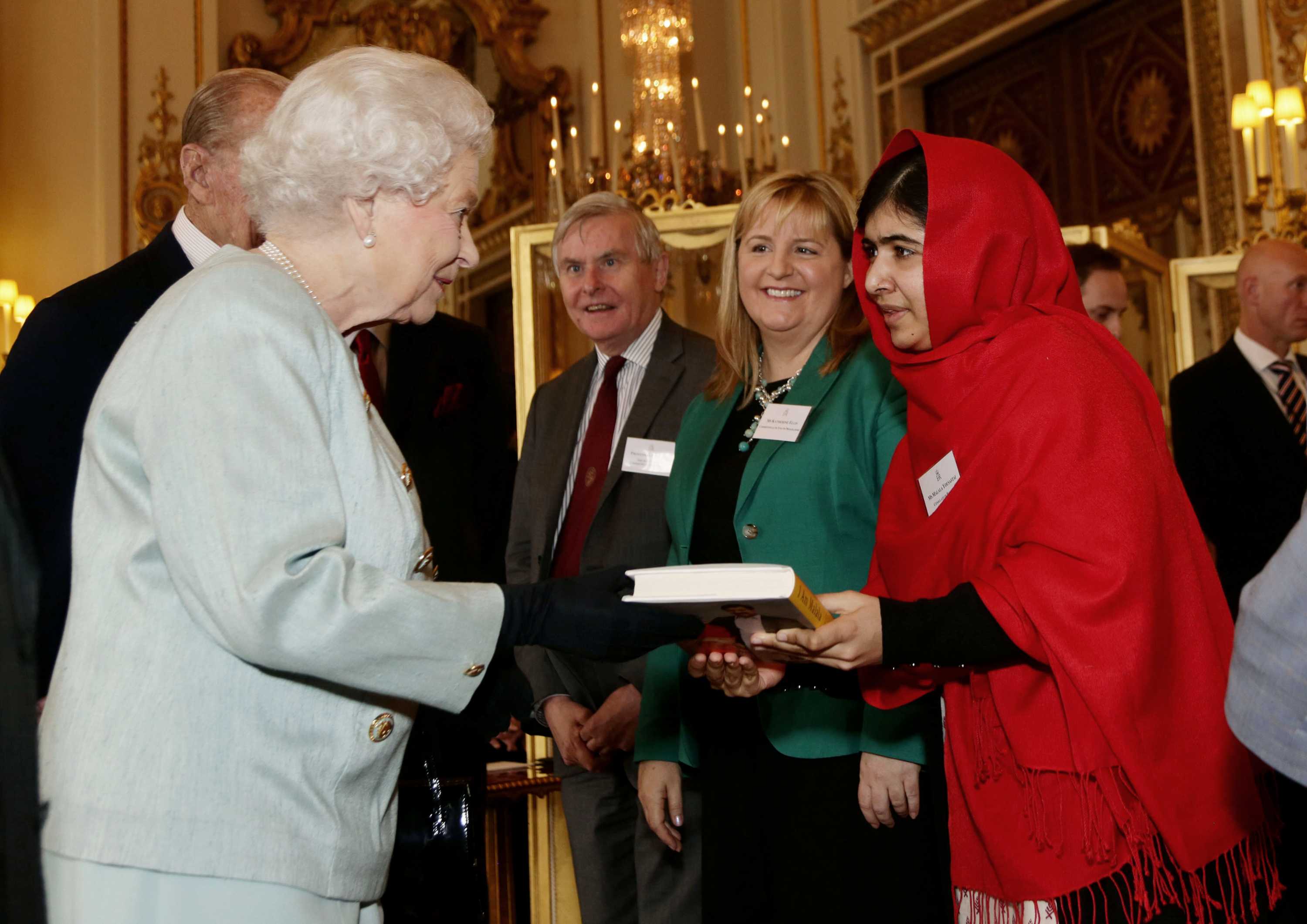 Malala Yousafzai all smiles as she meets Queen Elizabeth, Prince Philip ...