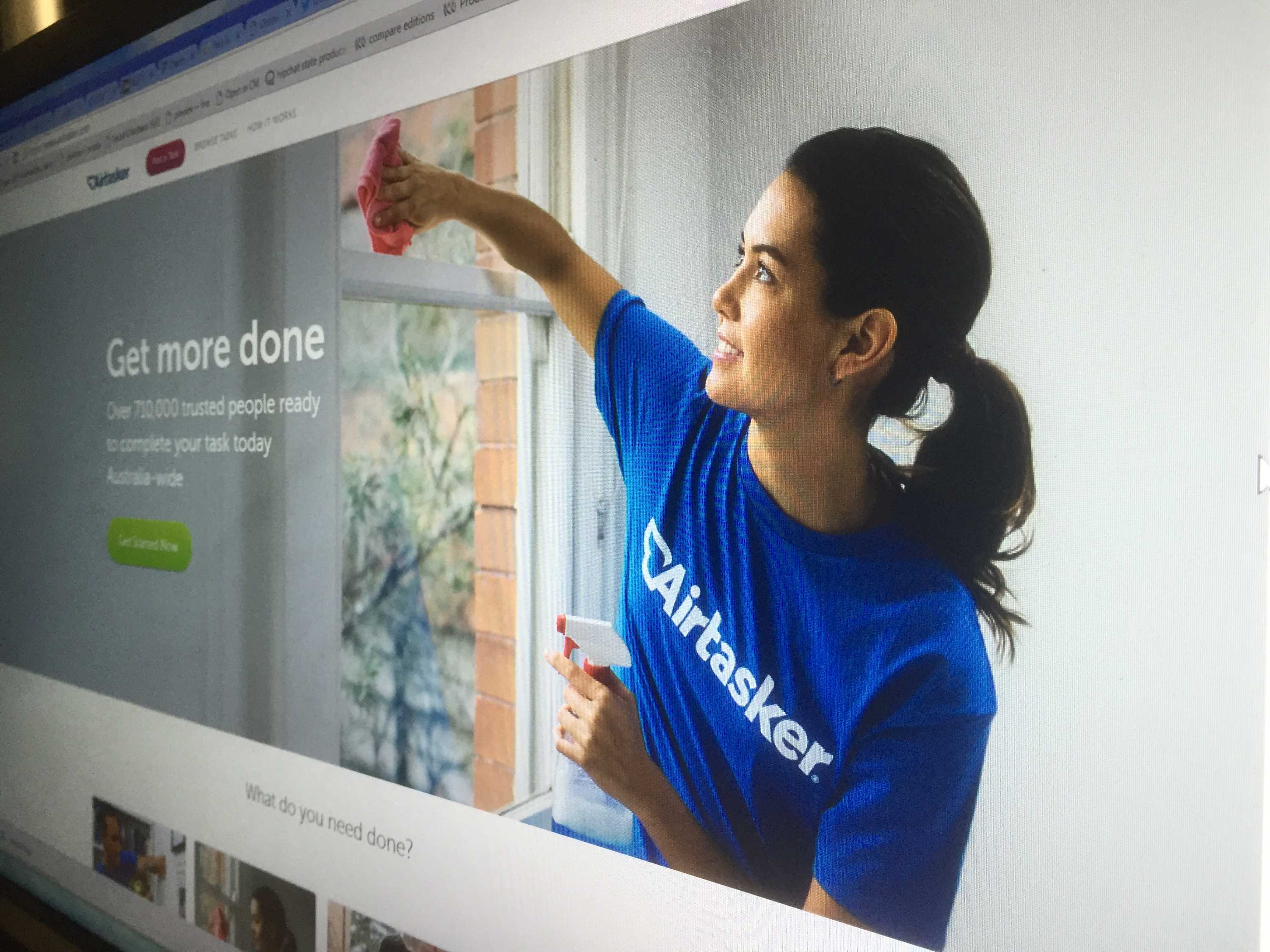 Brisbane couple loses $8,000 to an unlicensed tradie who is now in jail - ABC News