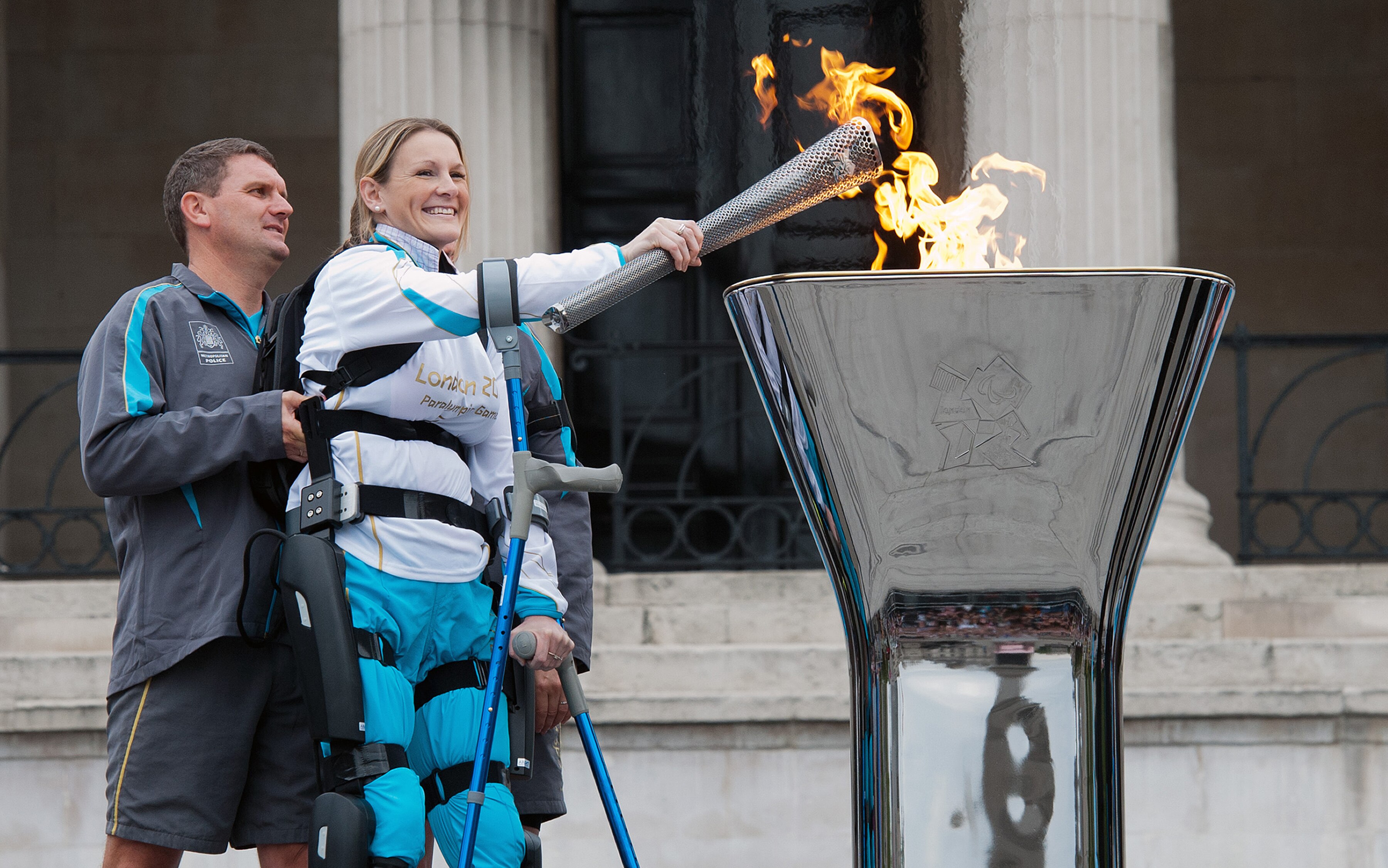 Great North Run: Paralysed pregnant woman wearing bionic suit completes ...