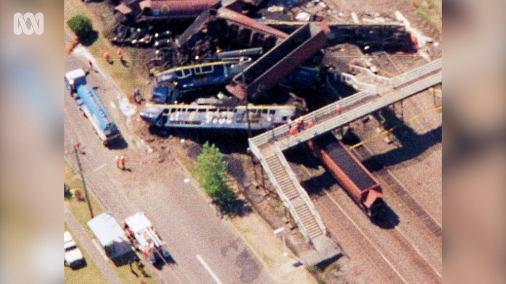 Freight trains collide at Beresfield (1997) - ABC News