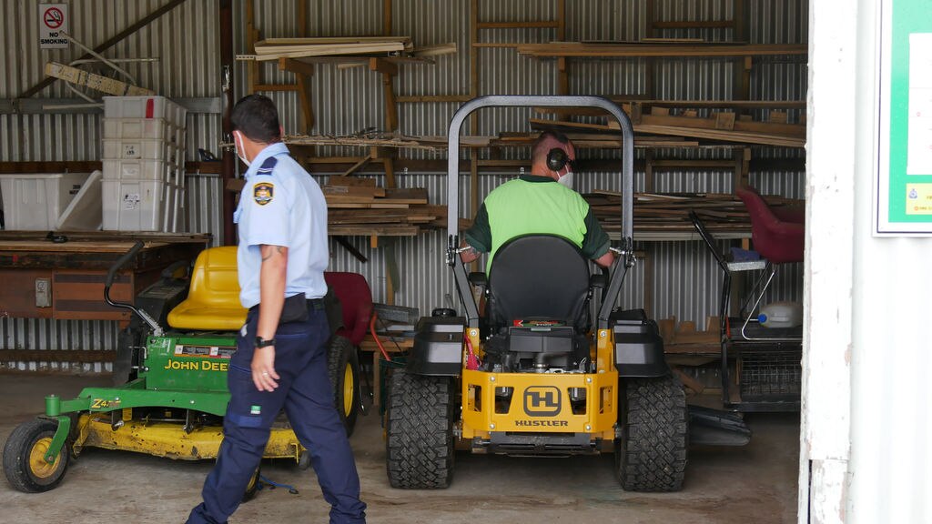 Cooma prisoners take time away from jail to give back to NSW south east ...