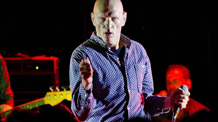 What Goes On at a Peter Garrett solo show? - Double J