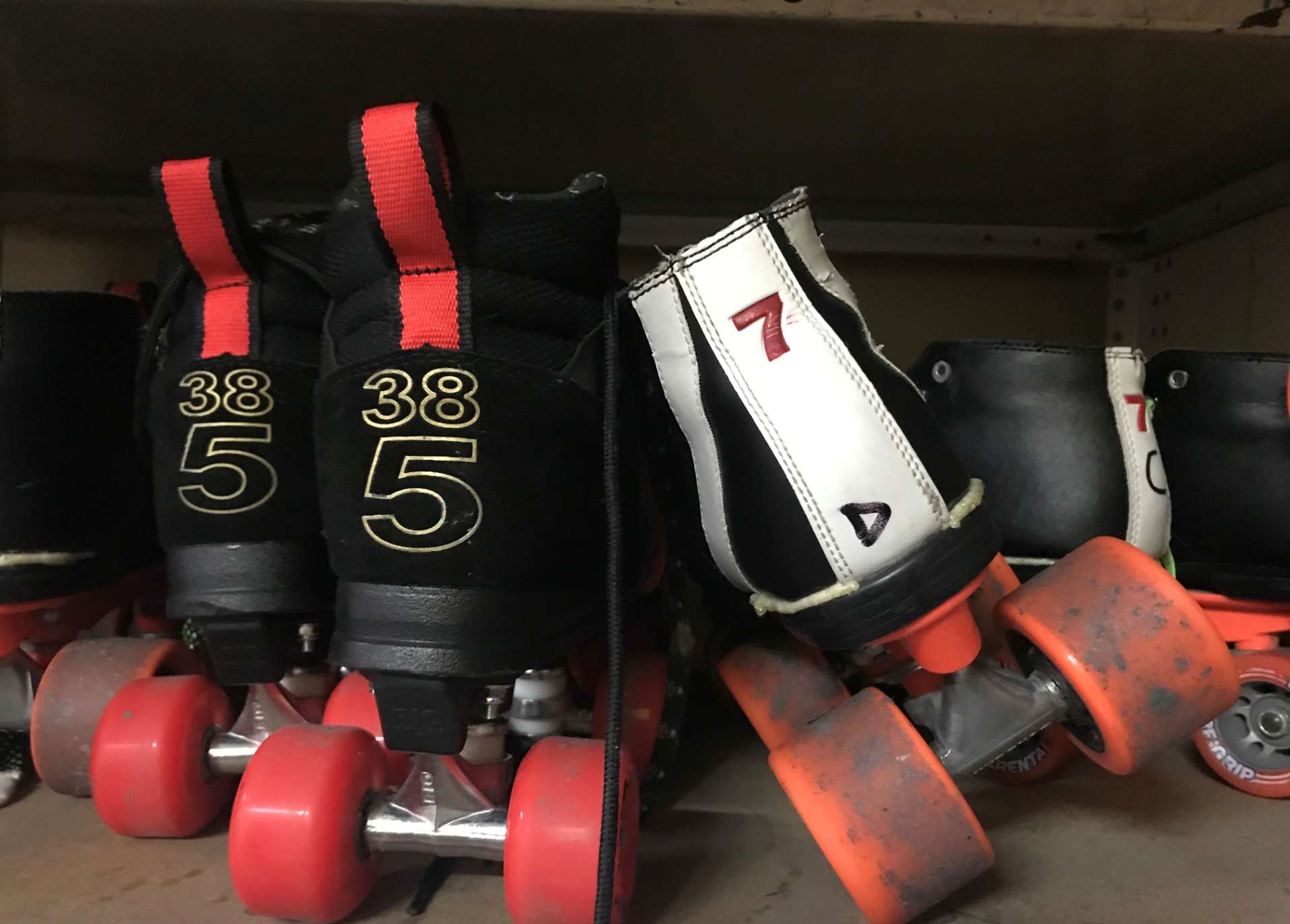 Rollerskating has become so popular in Hobart that scammers are ...