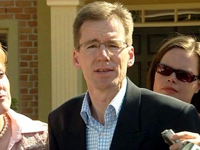 Fielding meets Papuans before migration vote - ABC News