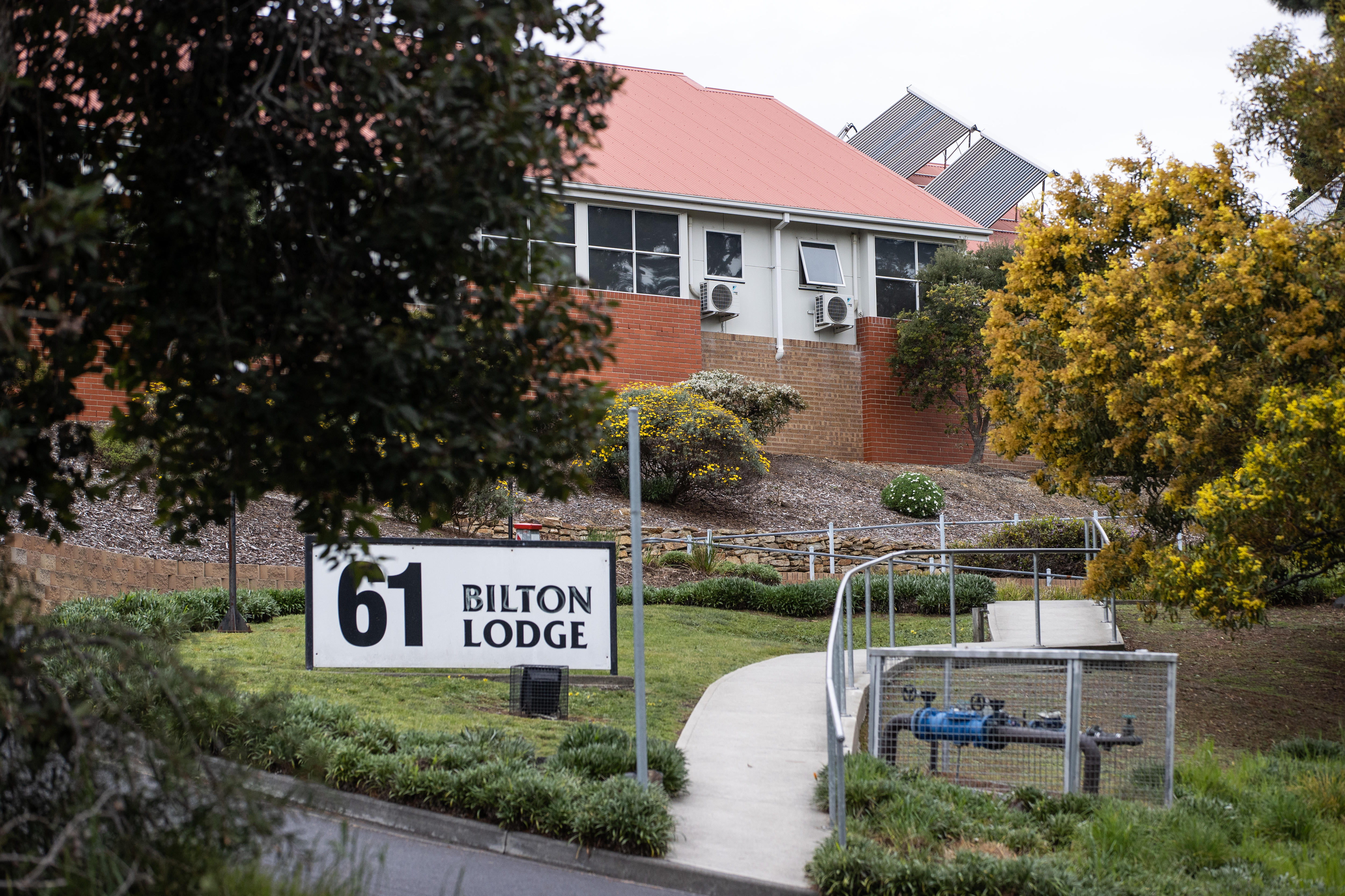 Food complaints at Tasmania's Bilton Lodge prompt apology, review - ABC ...