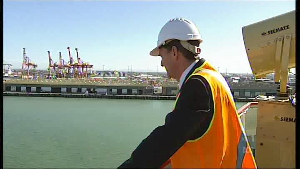 Bigger container ships to enter Port of Melbourne - ABC News