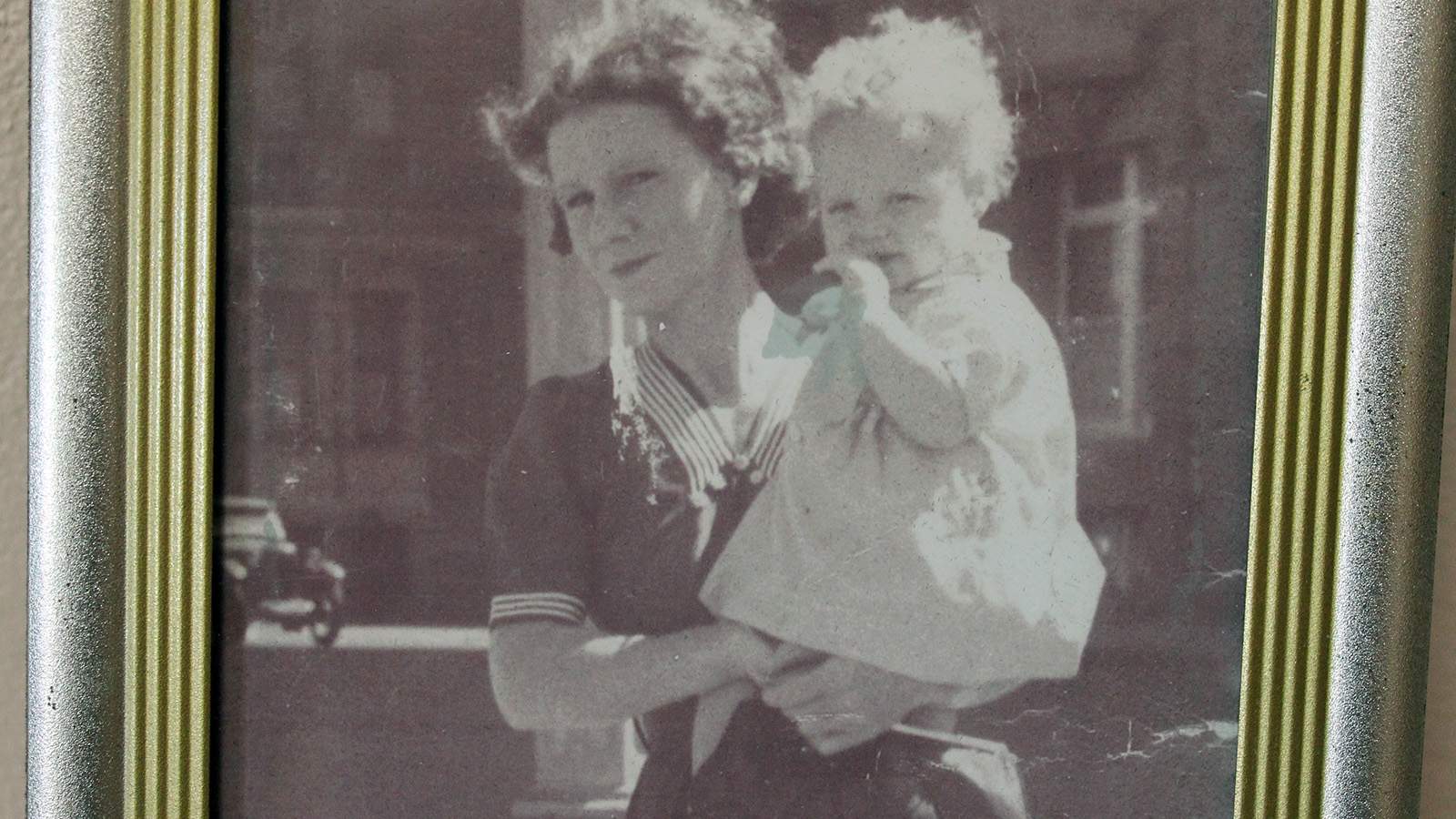 Brother and sister centenarians celebrate a 104th birthday - ABC News