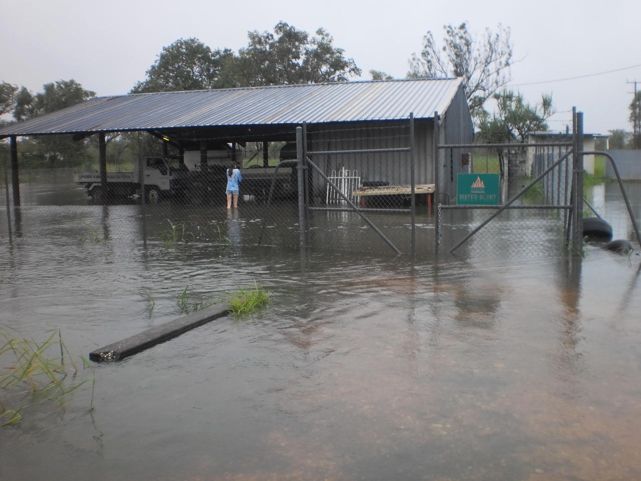 Homes inundated as Top End dam overflows - ABC News