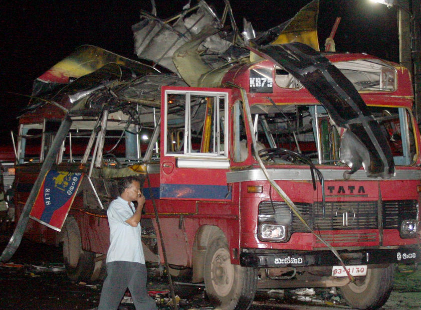 25 killed in Sri Lanka bus bombing - ABC News