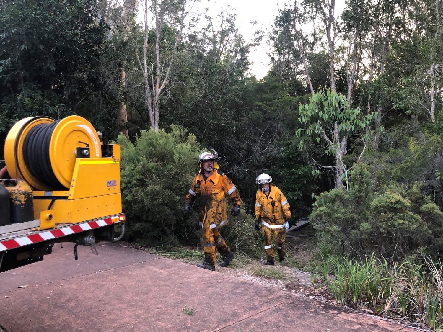Sunshine Coast bushfire threat prompts authorities to evacuate homes ...