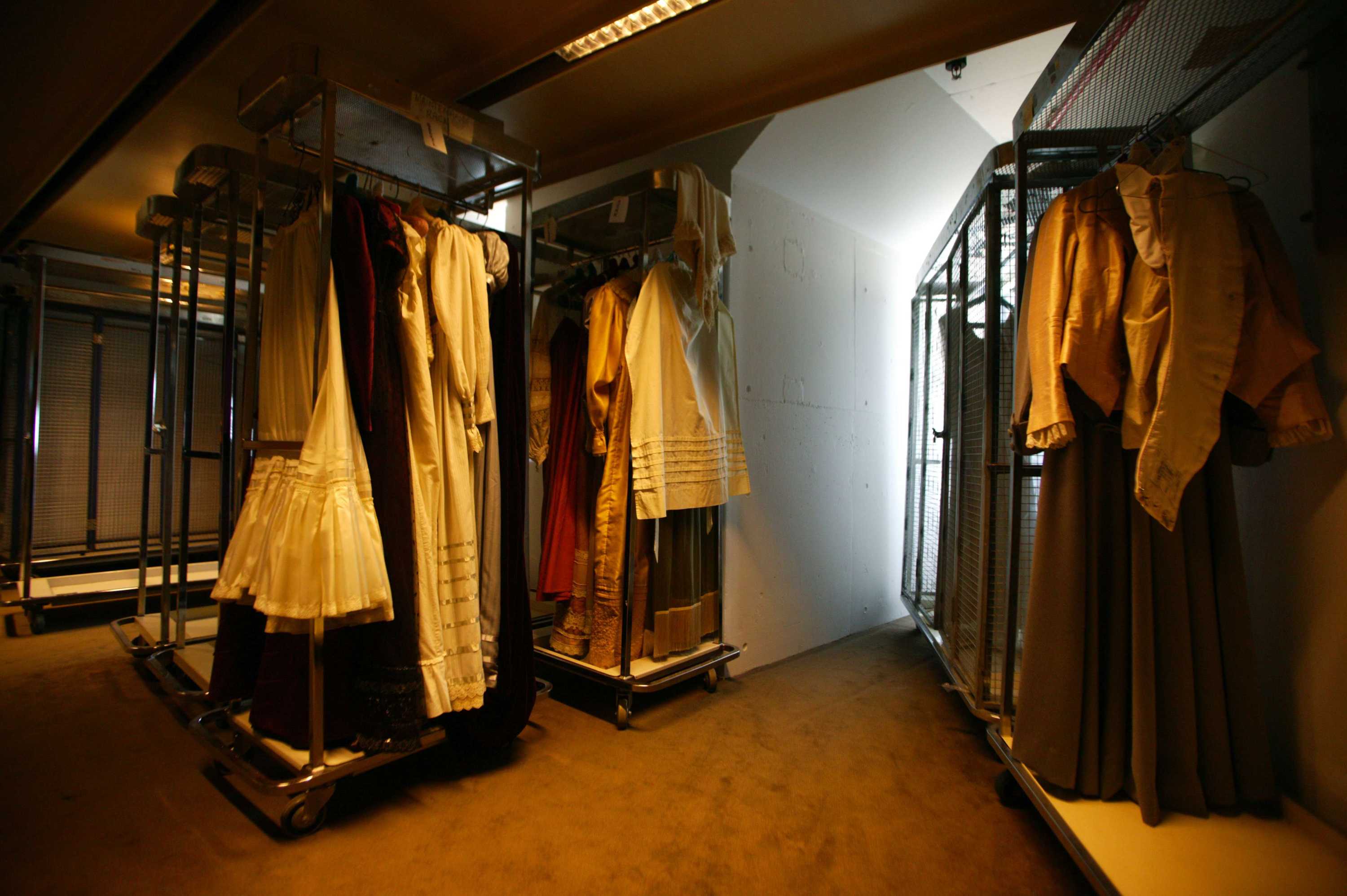Sydney Opera House dressing rooms, costumes and gossip on show during ...