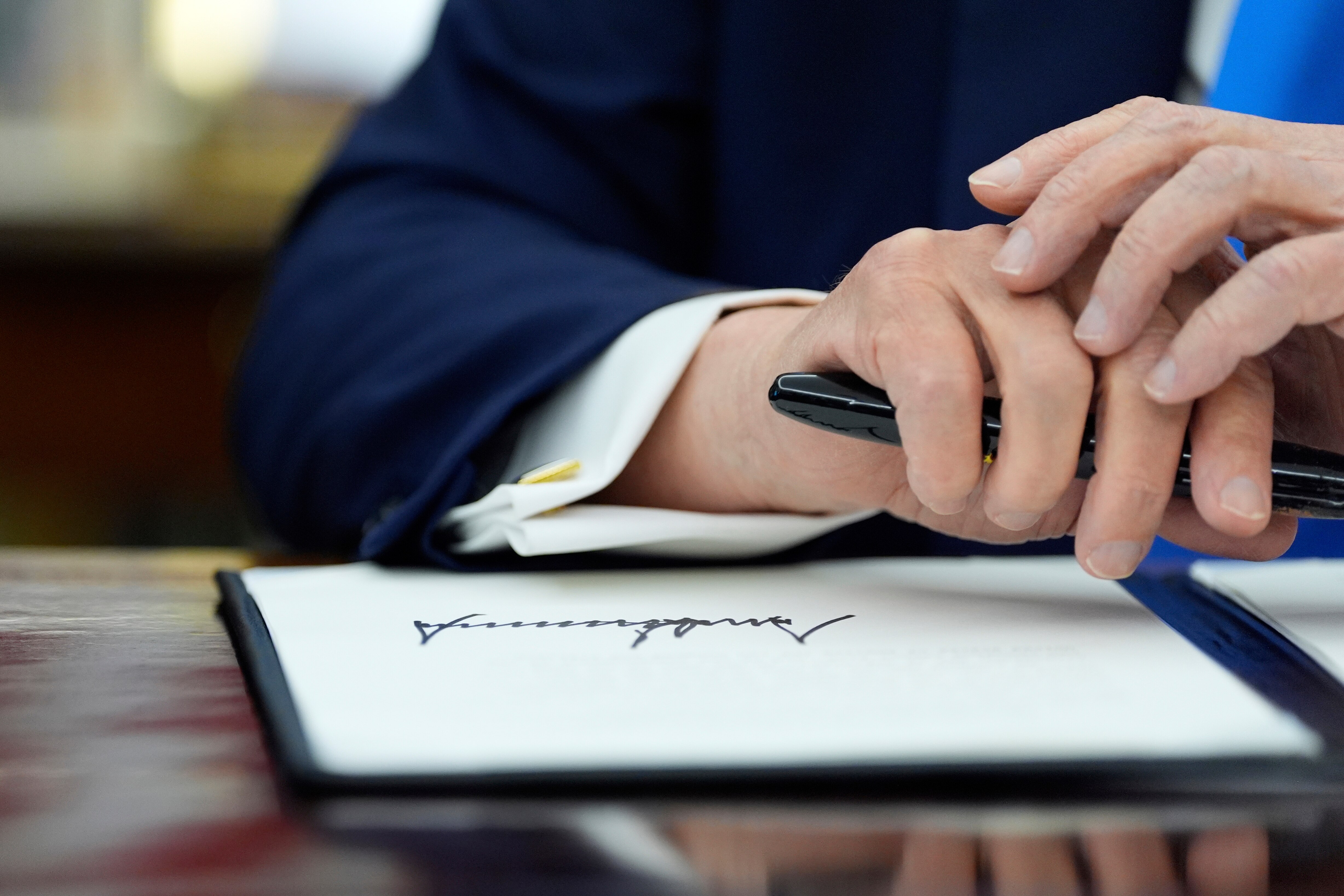 Astronomers get first look deep inside a star during supernova ...