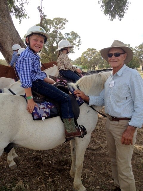 Campdrafting camp for school children - ABC News