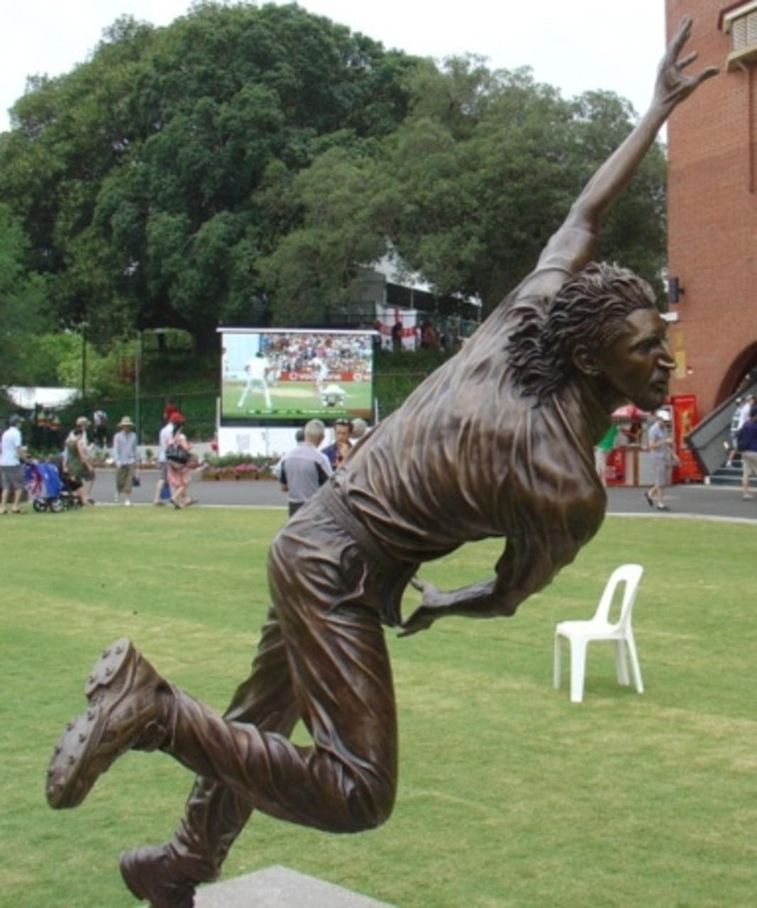 Gillespie statue unveiled - ABC News