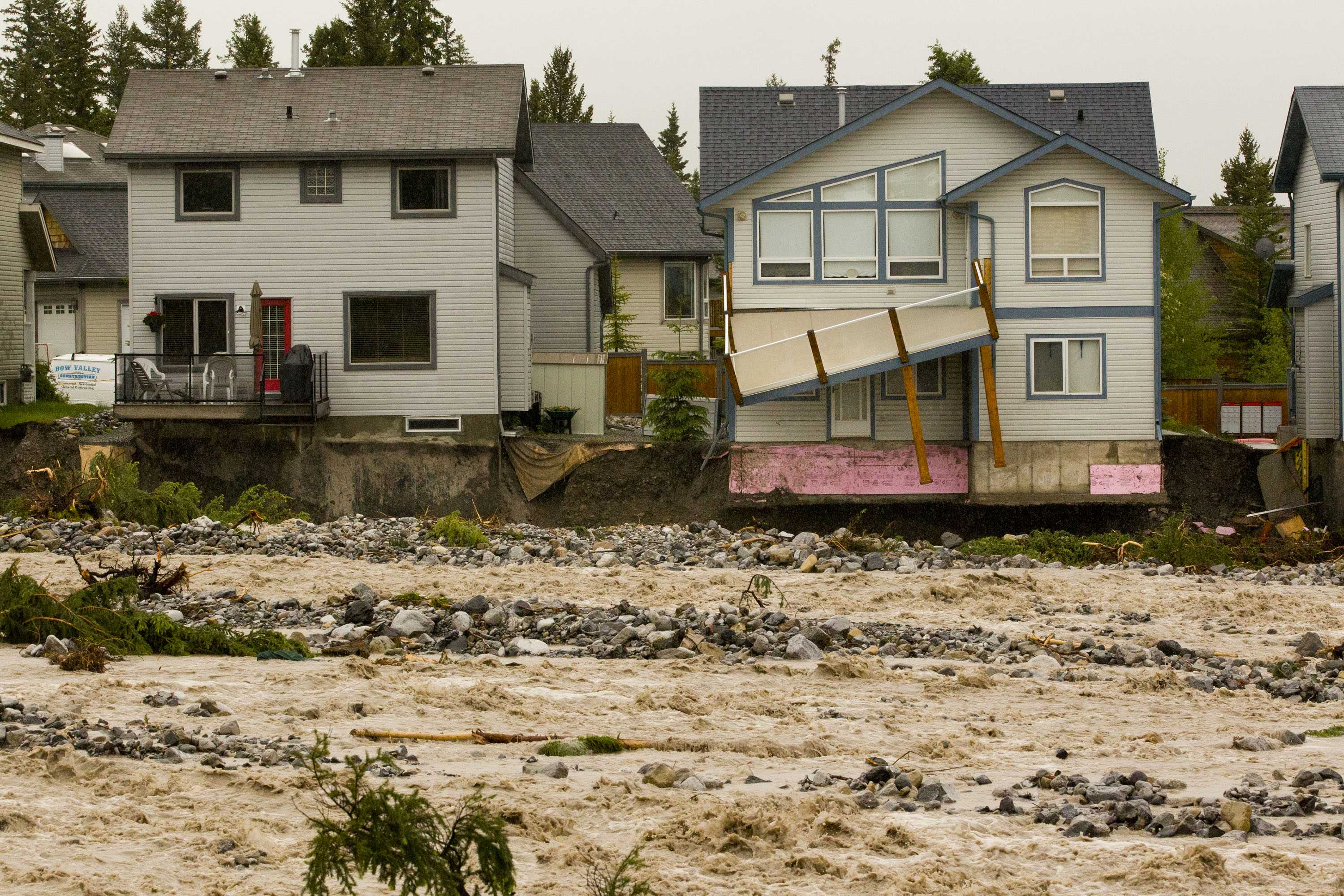 Thousands displaced as floods hit Calgary in Canada - ABC News
