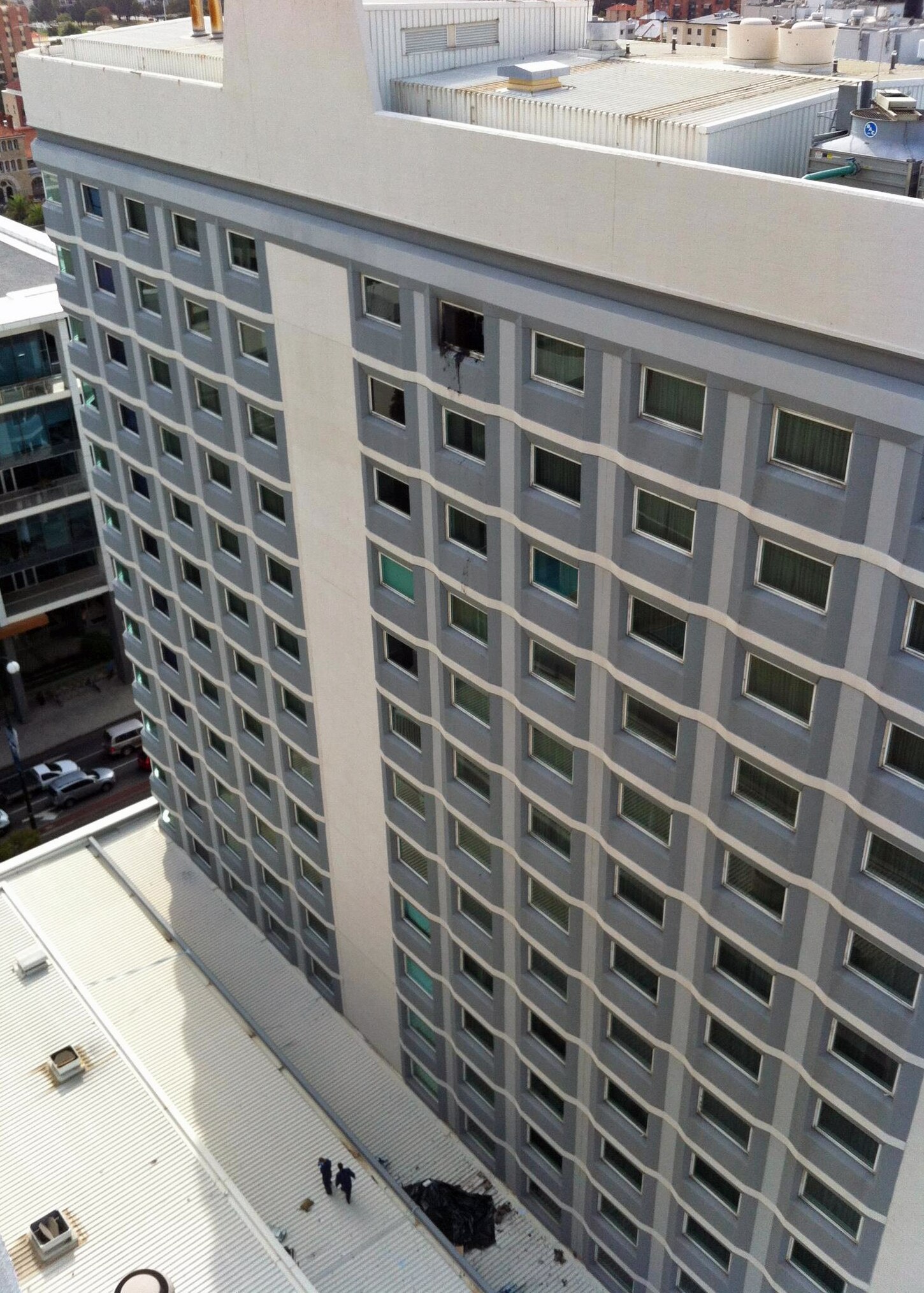 Man dies during Perth CBD siege - ABC News