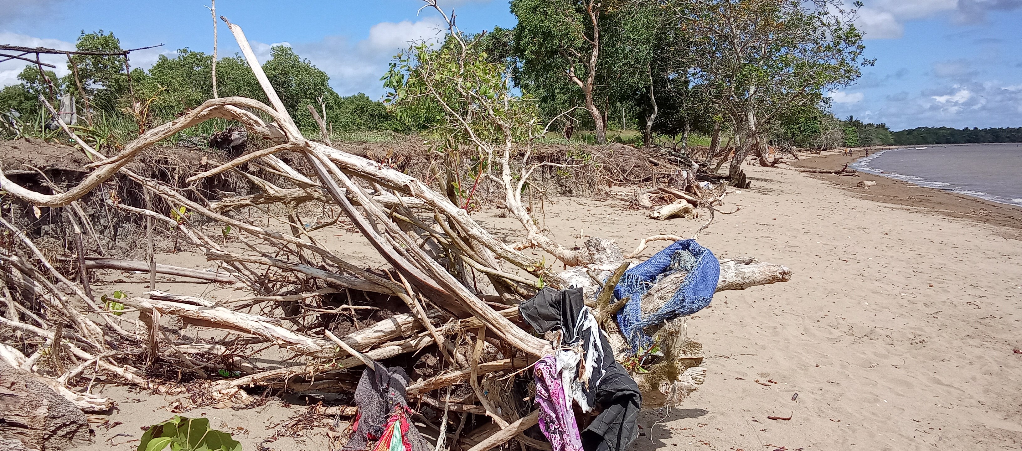A Papua New Guinea fishing village is watching their coastlines change ...