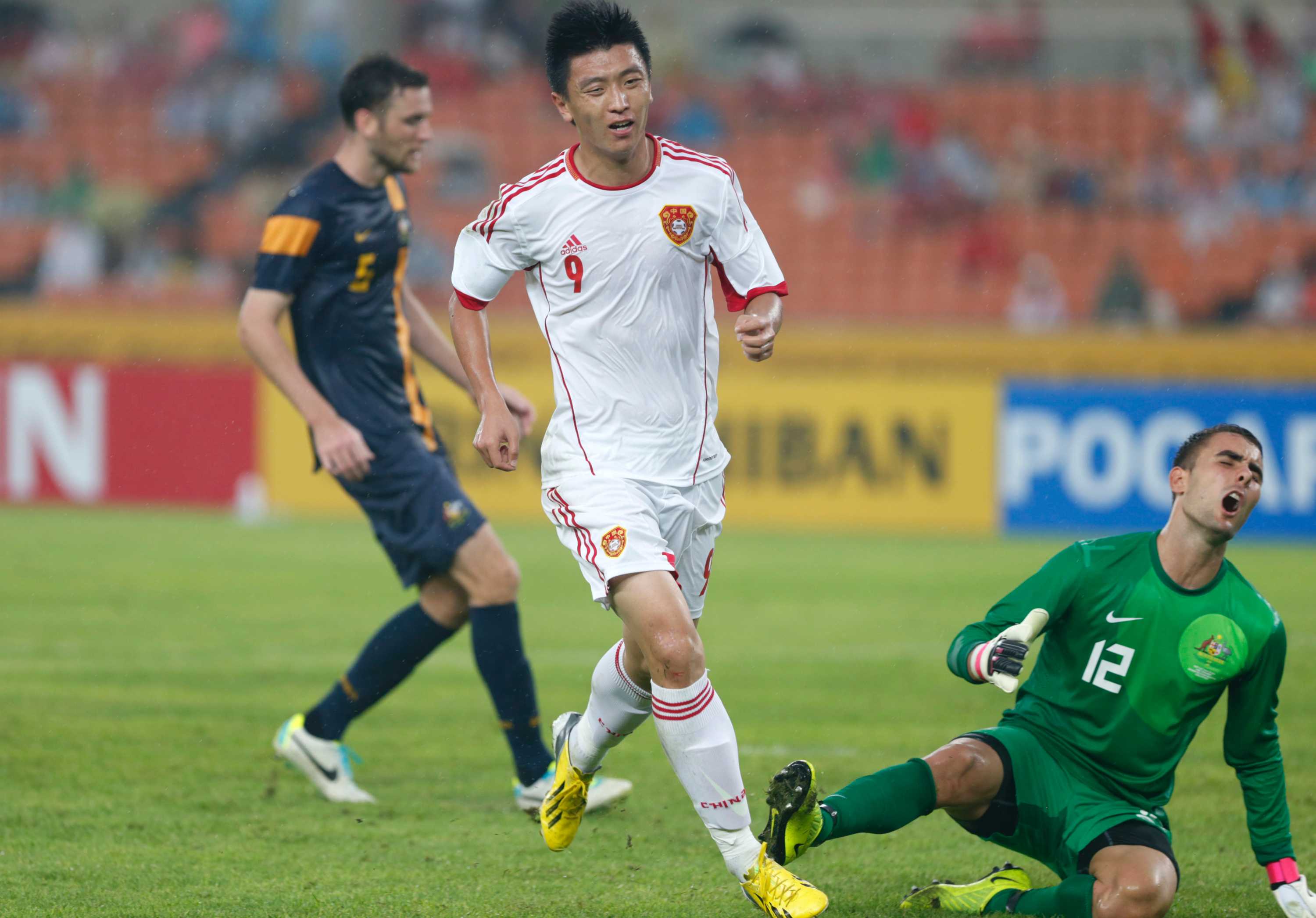 East Asian Cup: Socceroos fall 4-3 to China in South Korea - ABC News