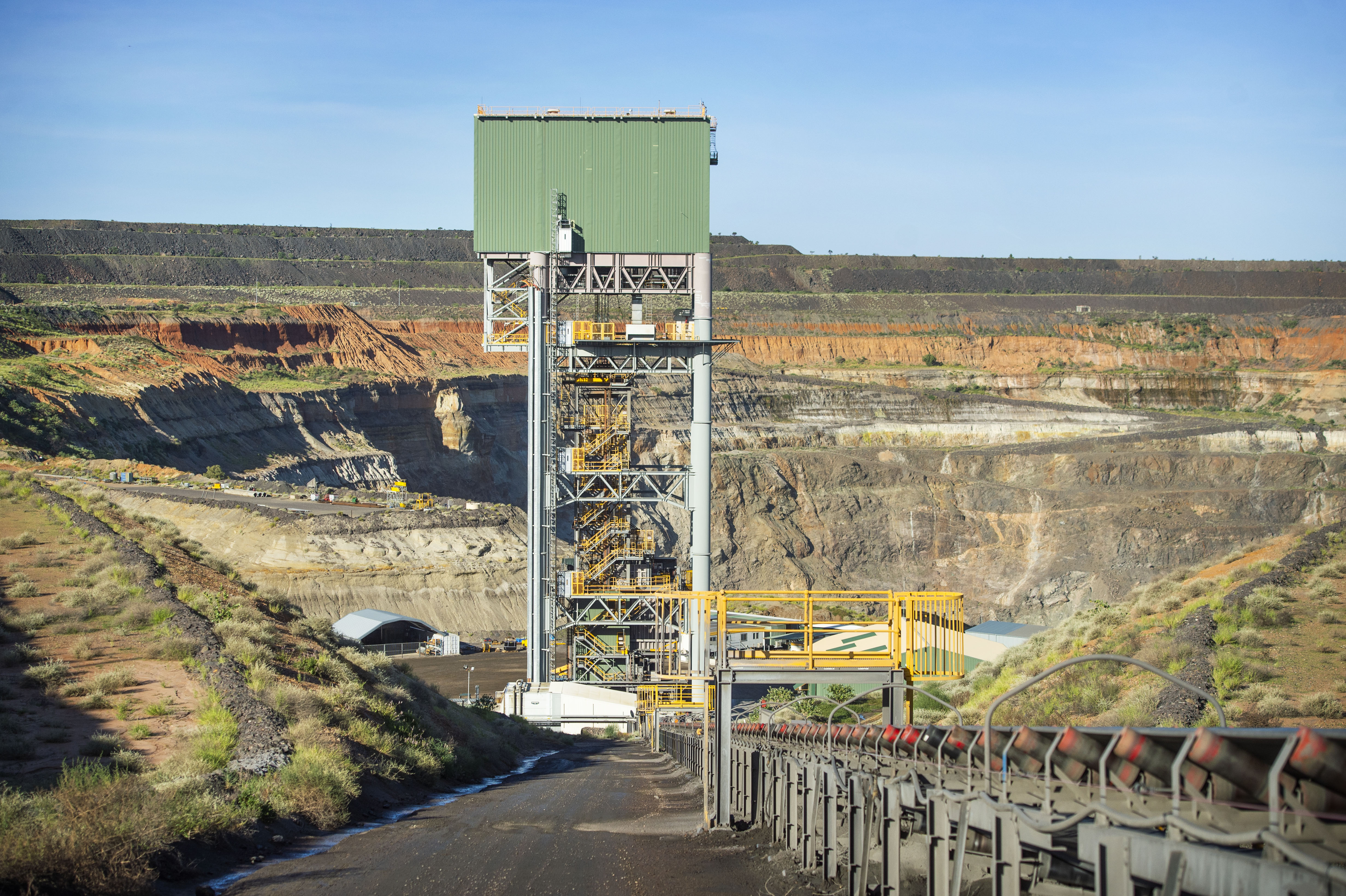 Australian company to buy major Queensland mine for $1 billion ...