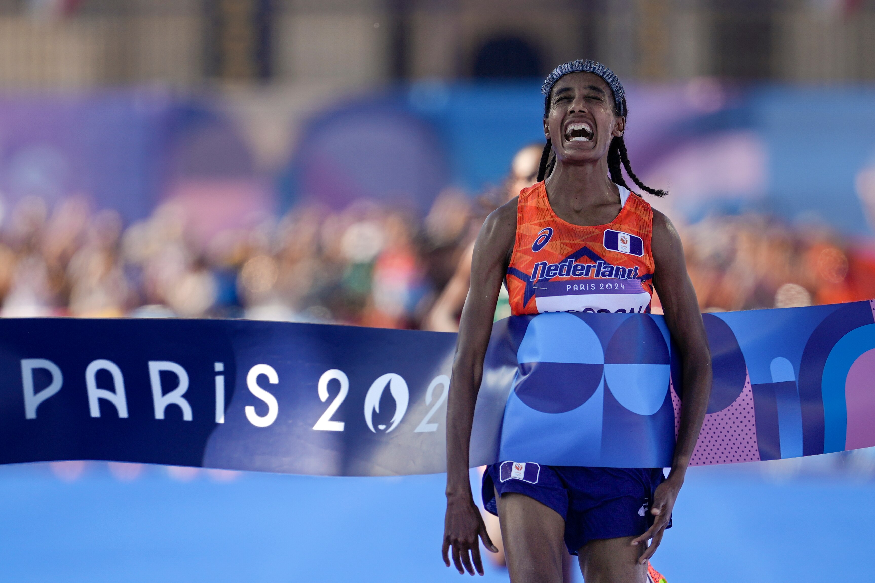 Sifan Hassan creates history in groundbreaking women's marathon at ...
