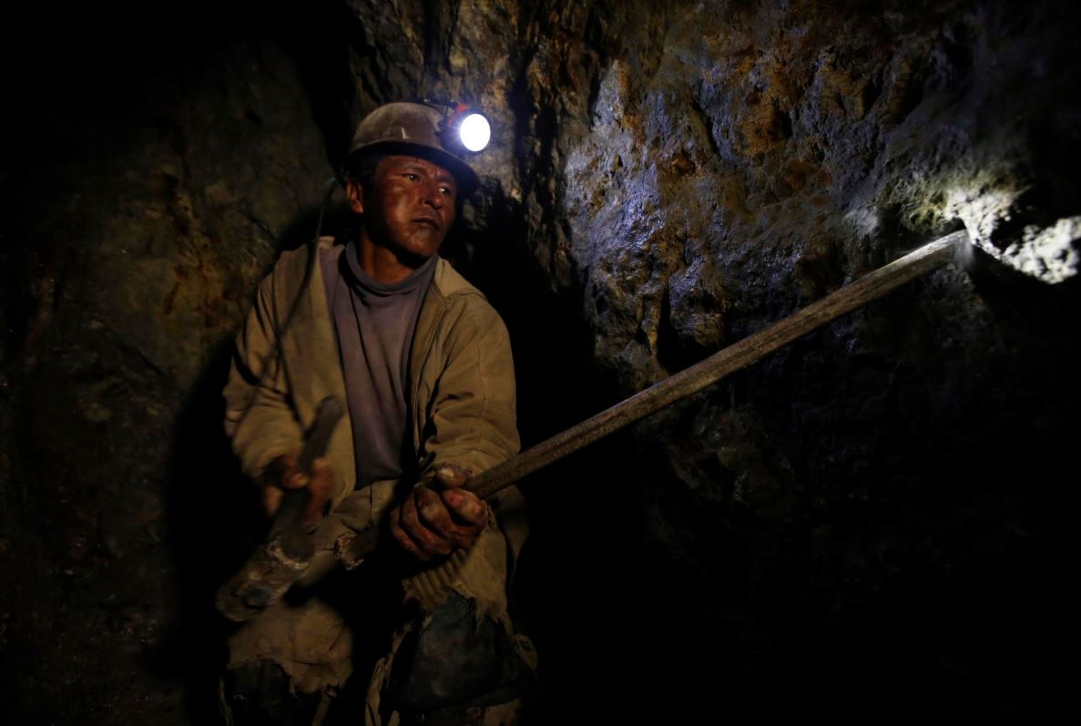 Hugh Brown photographs artisan miners in Pakistan, India, Bolivia and ...