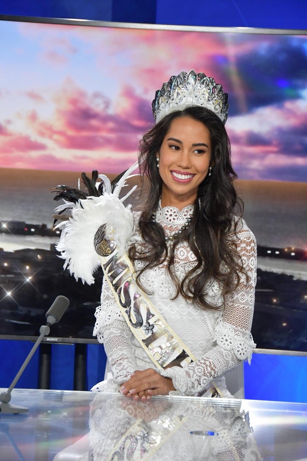 Miss Tahiti doesn't let controversy stop her from eyeing a larger prize ...