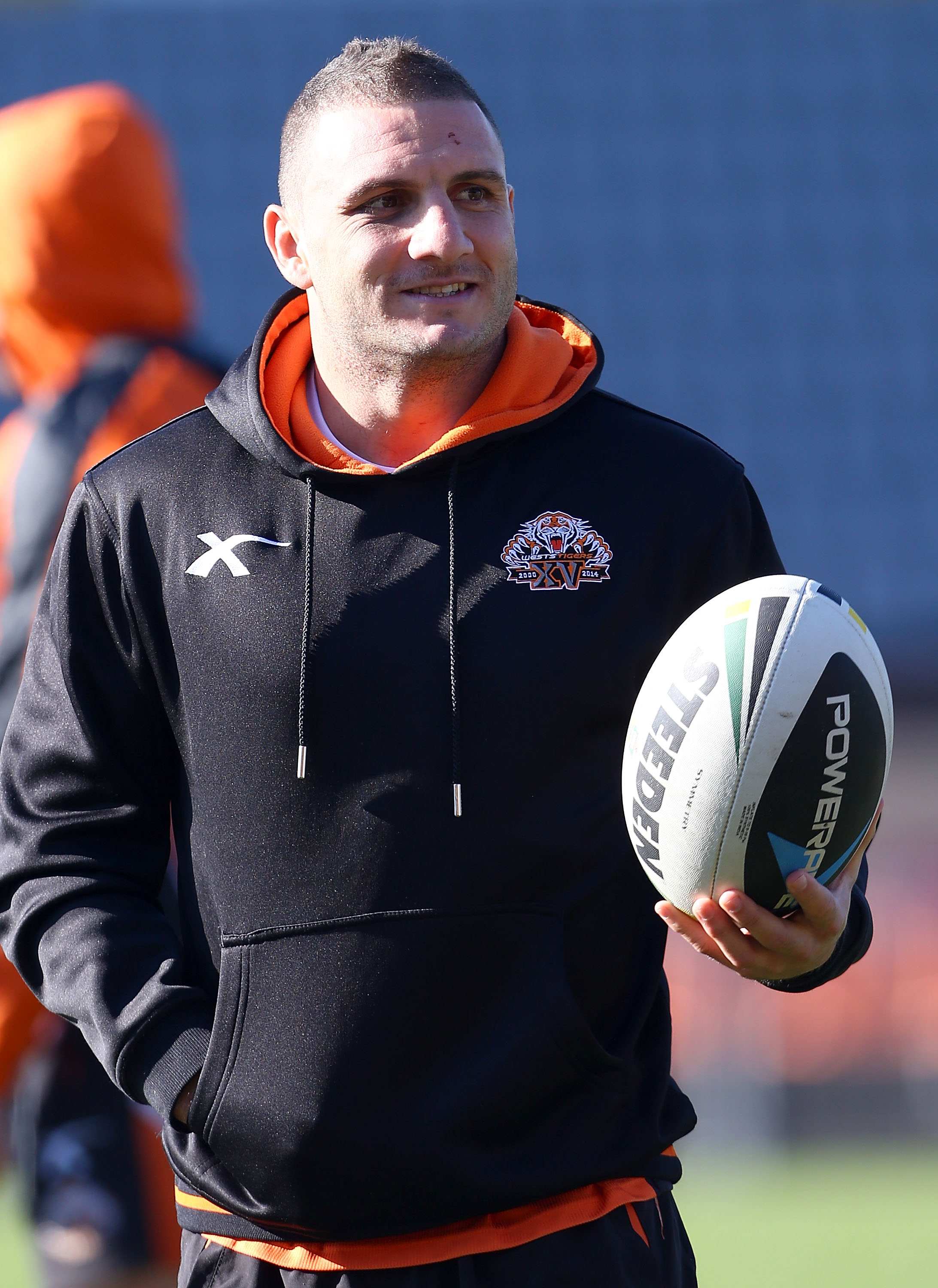 Robbie Farah told by Wests Tigers if he stays he will be playing ...