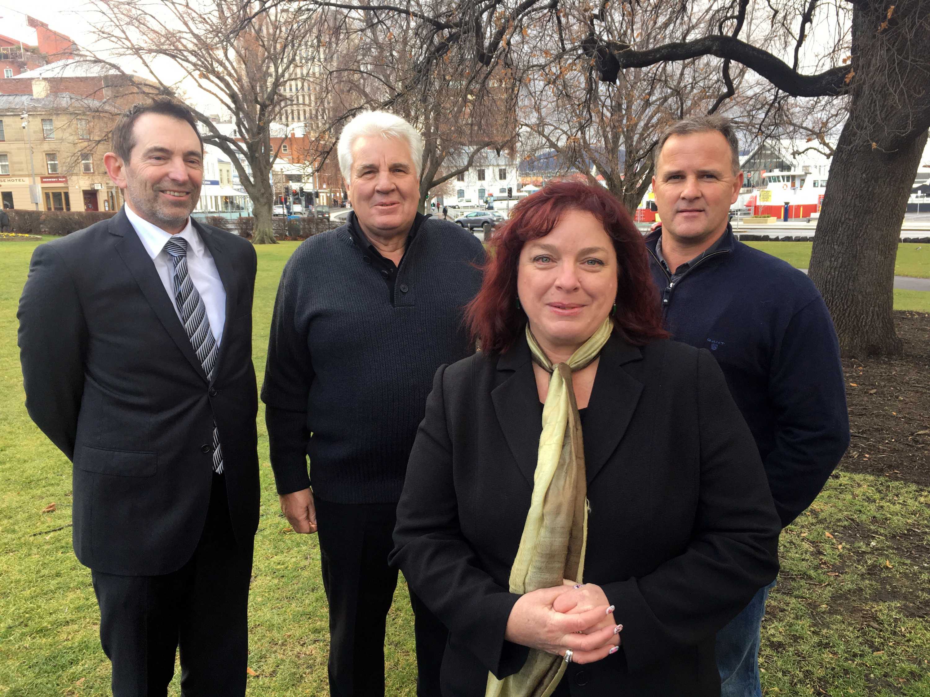 Tasmanian blueberry rust leaves industry 'in crisis', growers call for ...