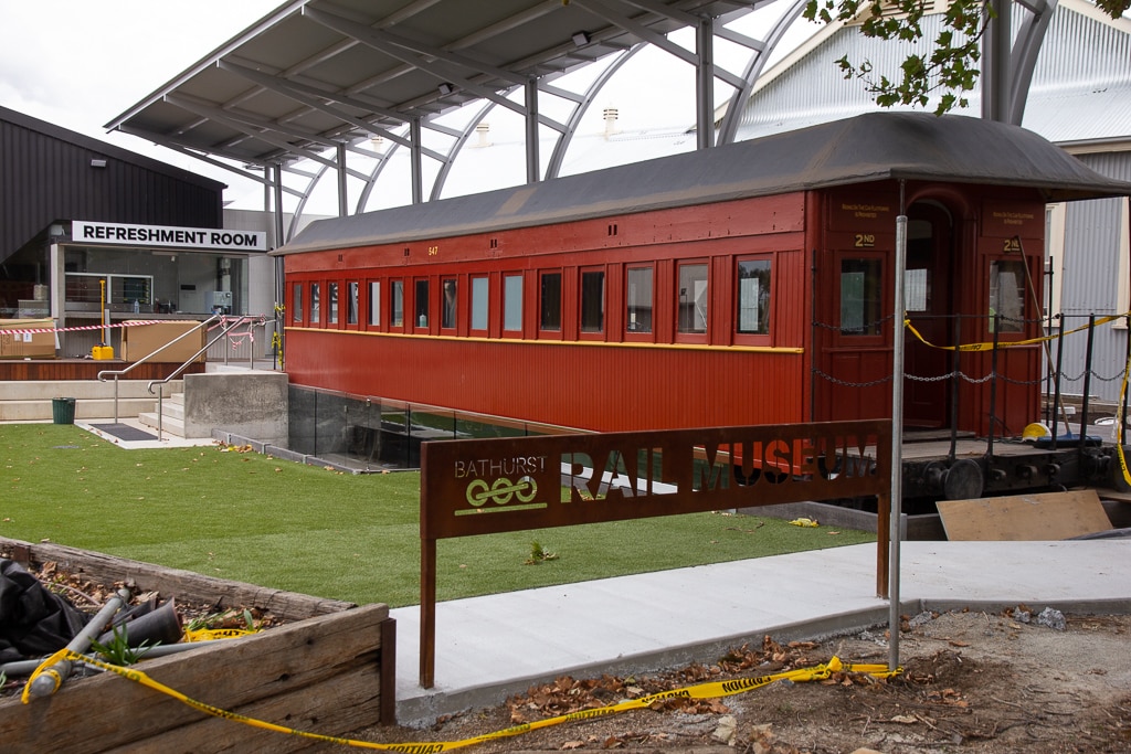 Exhibition takes a deep dive into Bathurst's rich rail history - ABC listen
