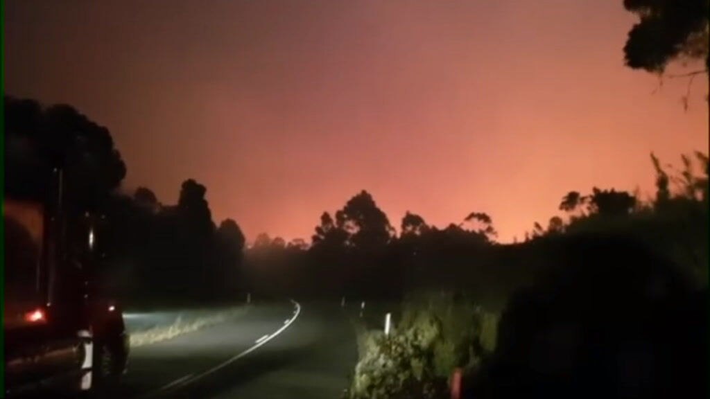 Tasmanian fire threat rolls on for Geeveston, Central Plateau; Zeehan ...