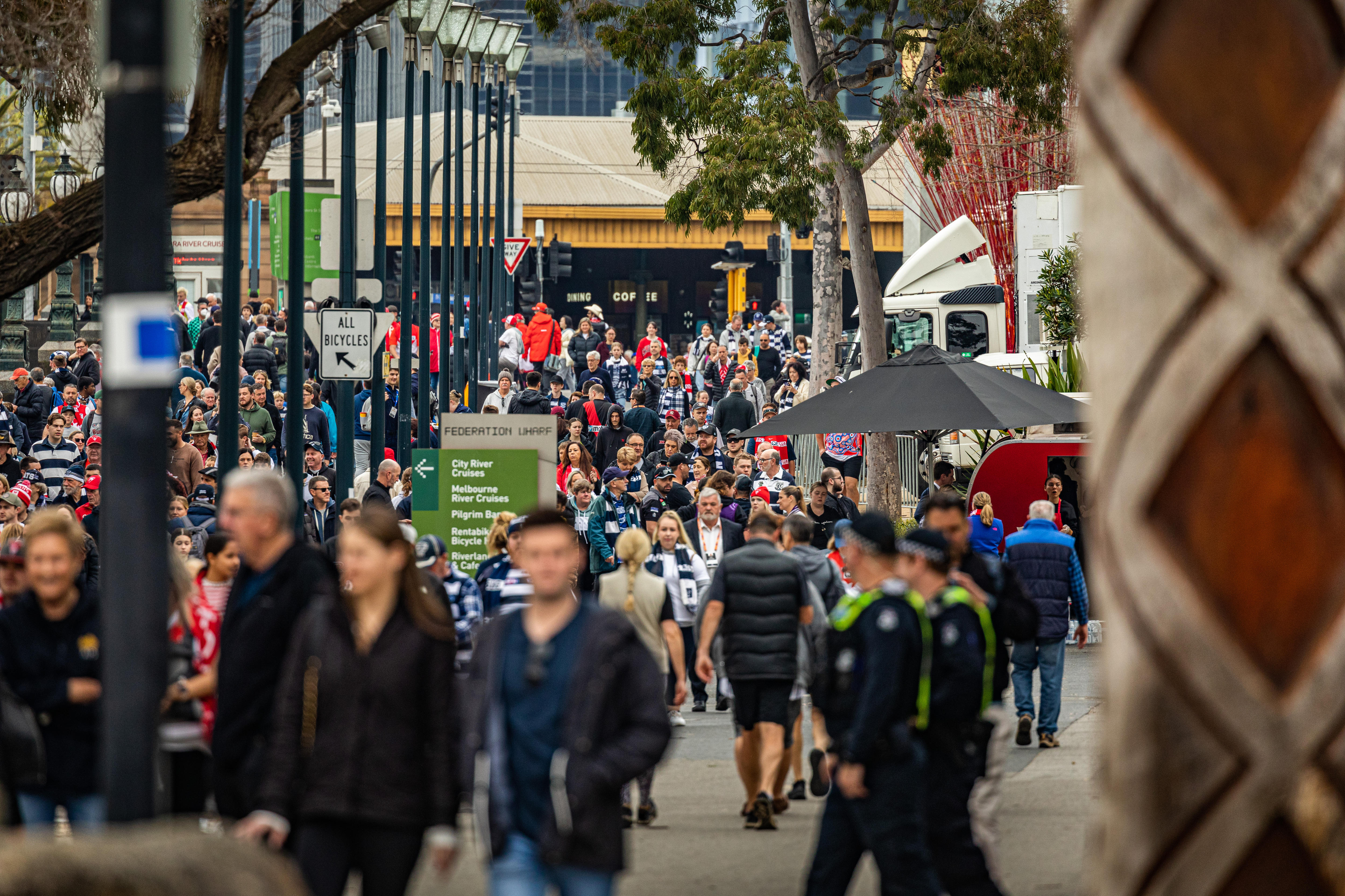 AFL grand final parade sees Cats and Swans take to Yarra River, but not ...
