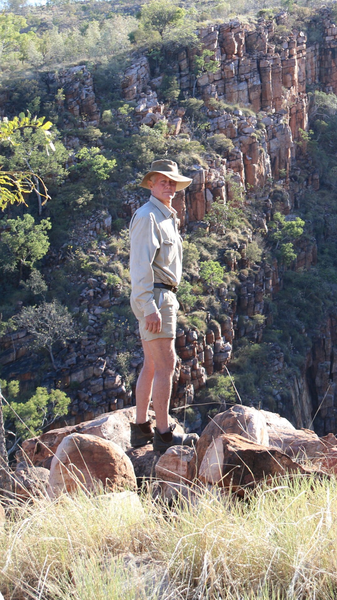 Grazier 'going feral' to regenerate his land - ABC News
