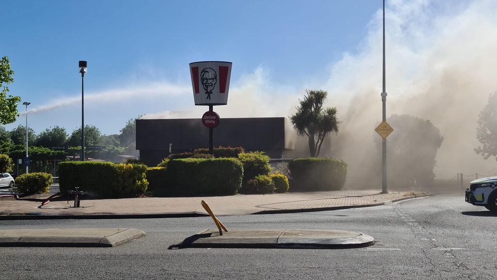 Footage of a fire at a Canberra KFC - ABC News