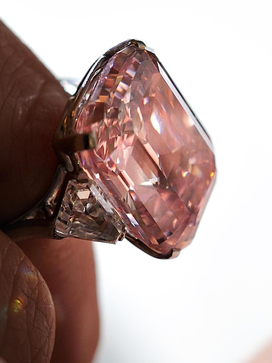 Rare pink diamond smashes world record - ABC News