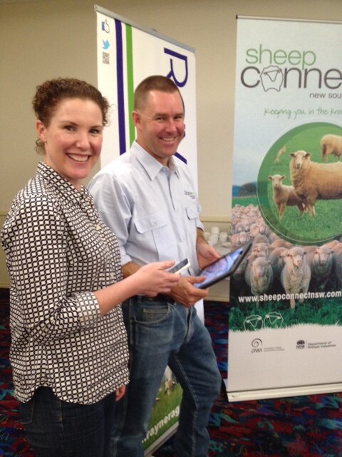 Social media workshop allays Facebook fear for Cowra farmers - ABC News