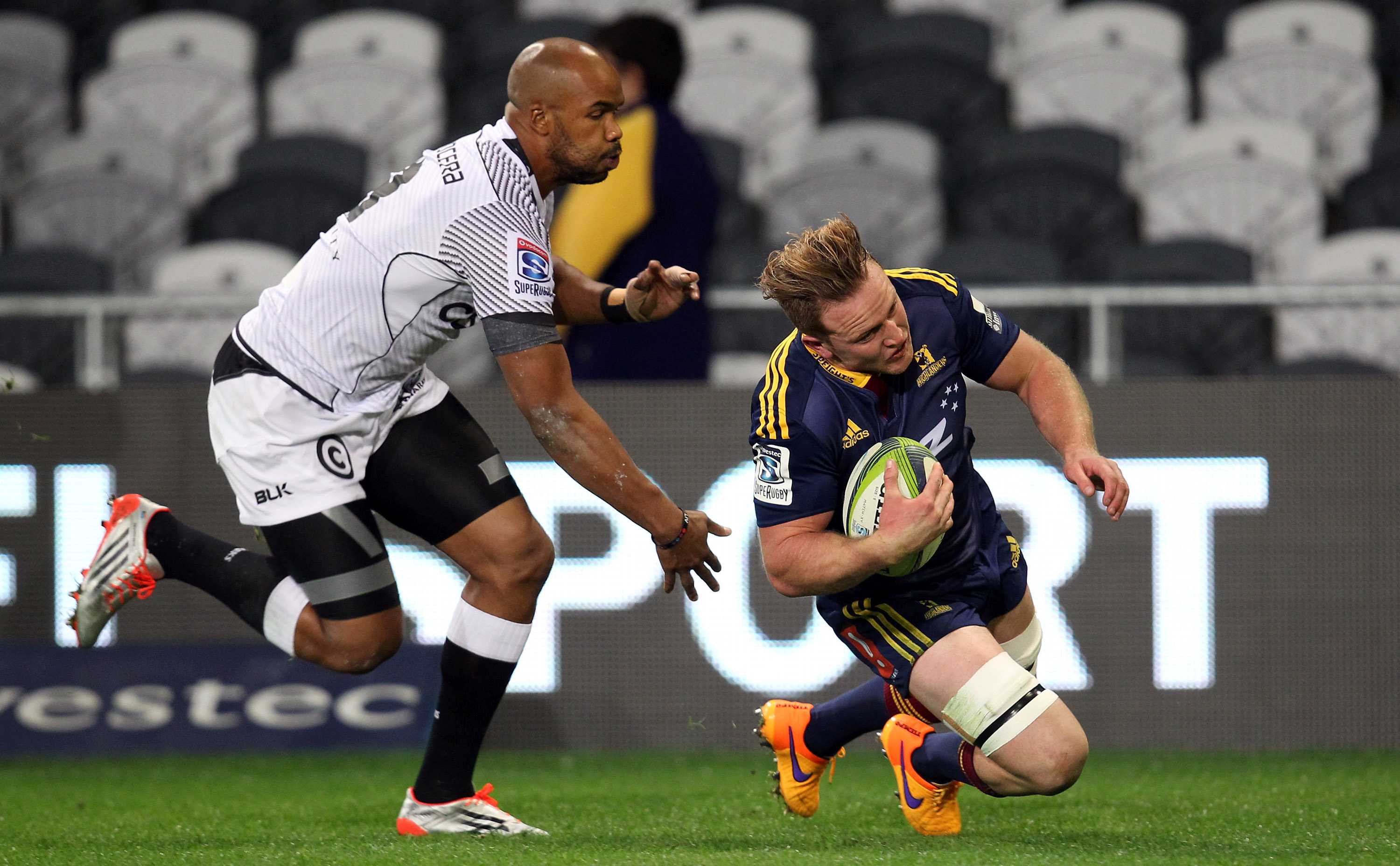 Super Rugby: Highlanders thrash Sharks 48-15 in Dunedin, running in ...