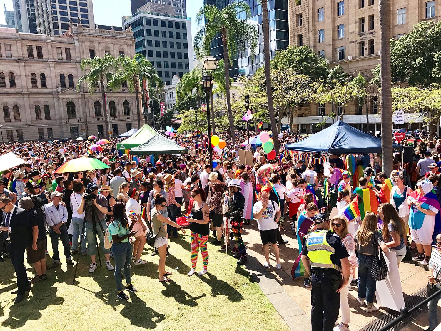 SSM: Thousands gather for Brisbane rally on same-sex marriage vote ...