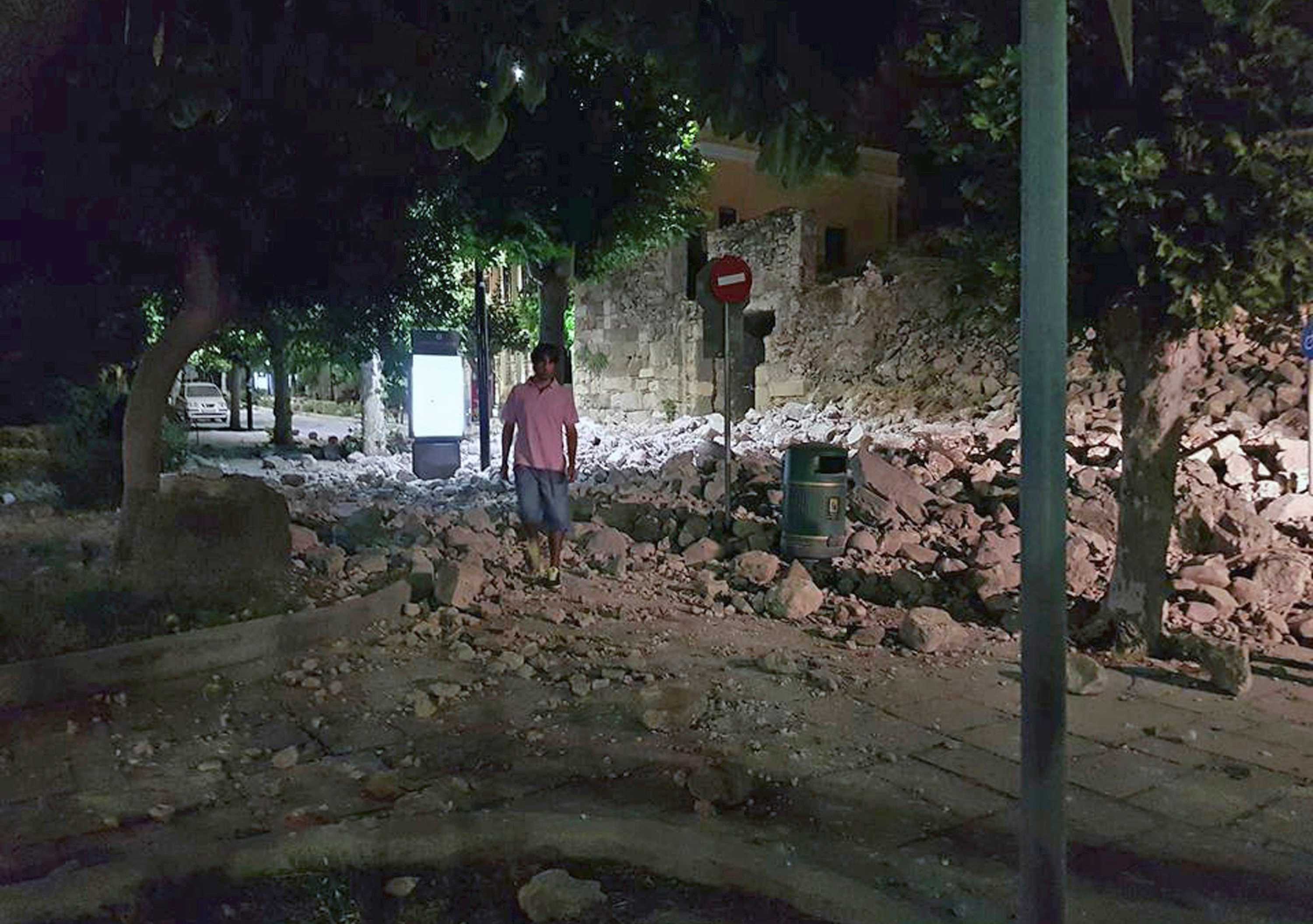 Magnitude-6.7 earthquake rocks Greece, Turkey, killing two people on ...