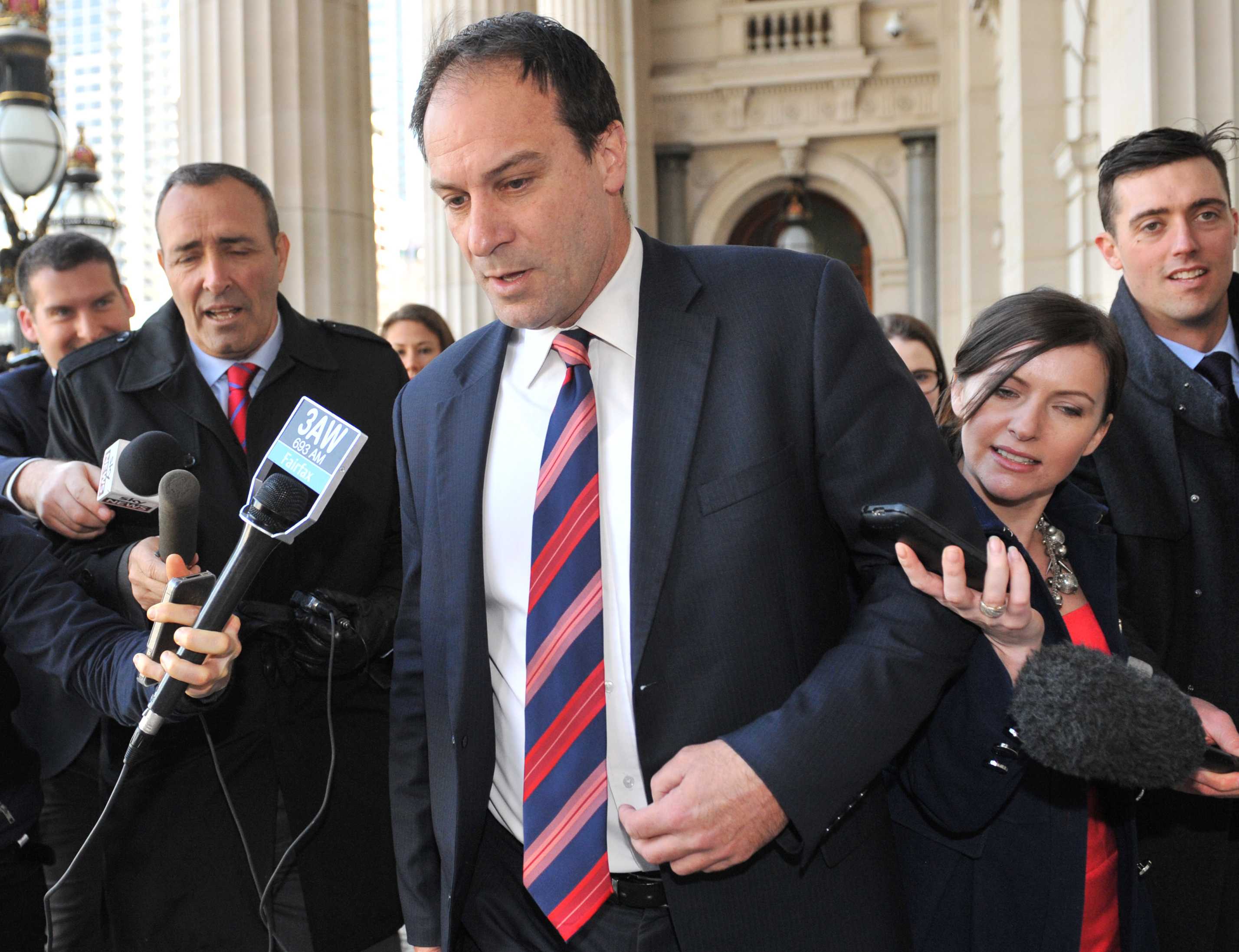 Geoff Shaw survives vote to expel him from Victorian Parliament - ABC News