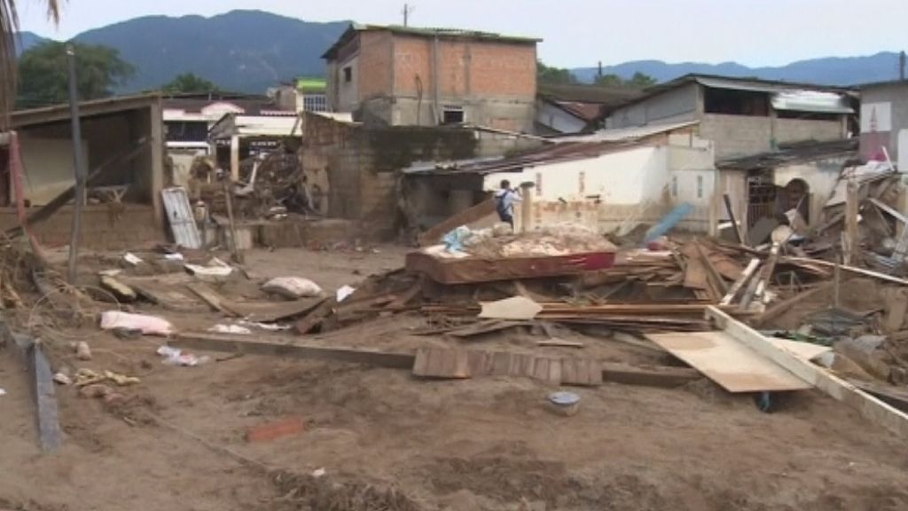 Rescuers dig through mud and debris to find survivors from devastating ...