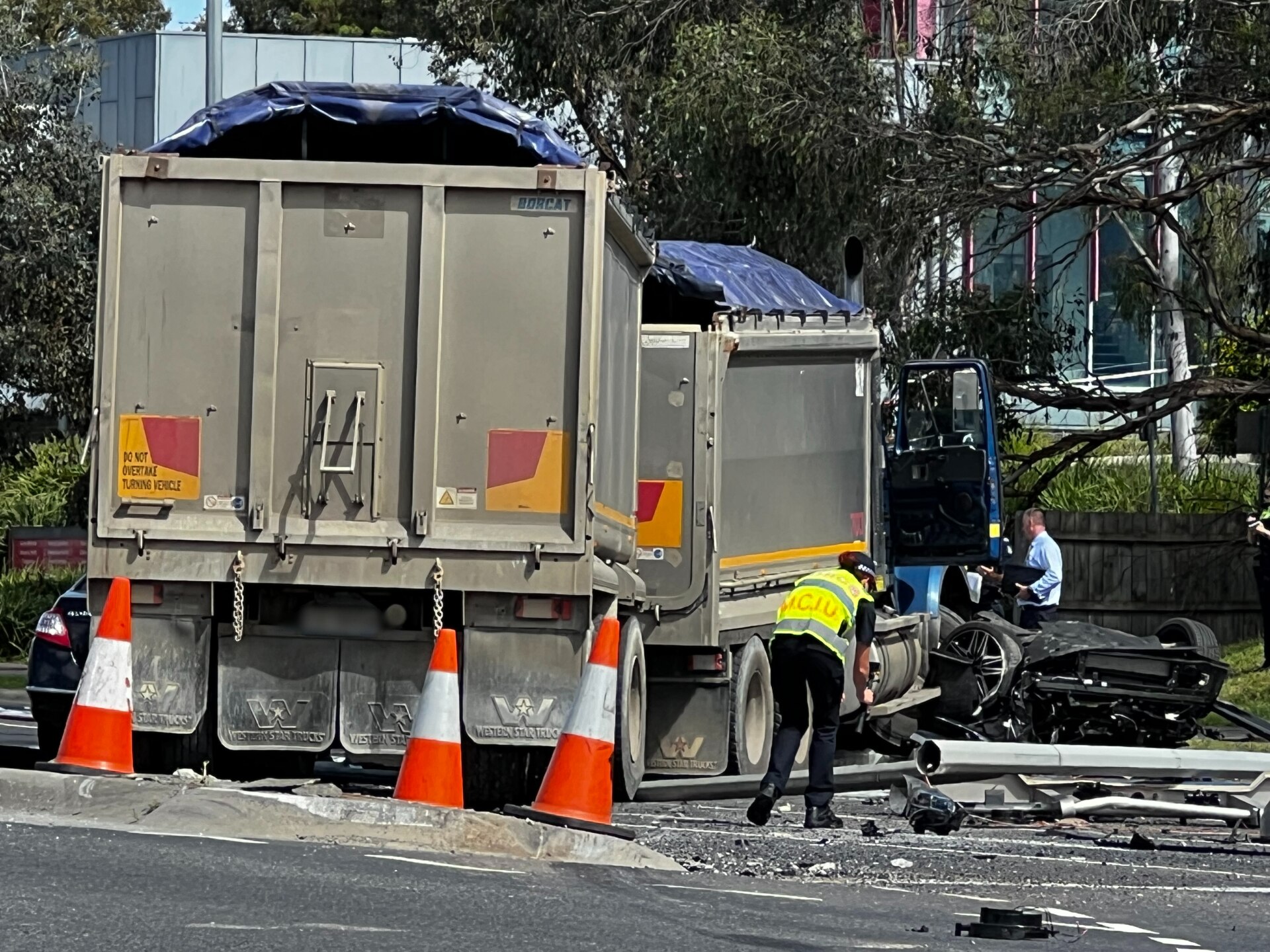 Man dies in truck-car crash in Rowville in Melbourne's south-east - ABC ...