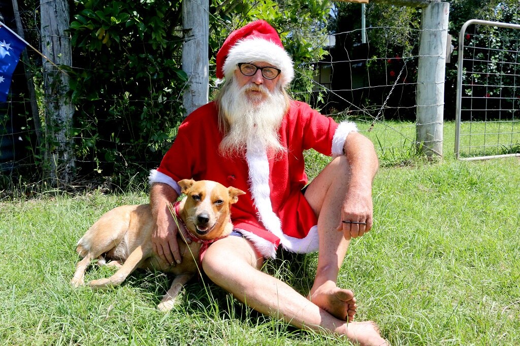 'Barefoot Santa' spreads cheer for 18th year despite personal struggles ...